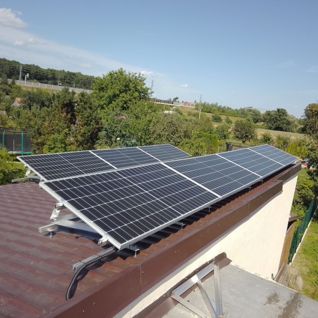 Fotovoltaická elektrárna 5,4 kWp, baterie 7,1 kWh, Kroměříž