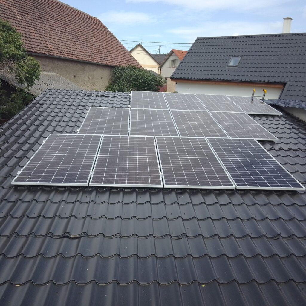 Fotovoltaická elektrárna 5,4 kWp, baterie 7,1 kWh, Pičín