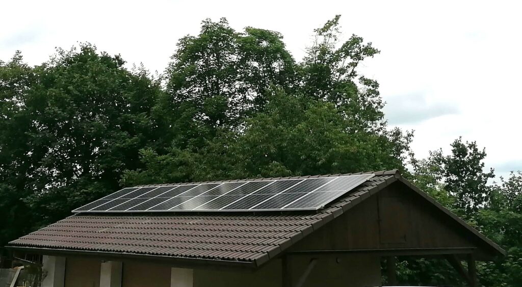 Fotovoltaická elektrárna 4,5 kWp, baterie 7,1 kWh, Strakonice